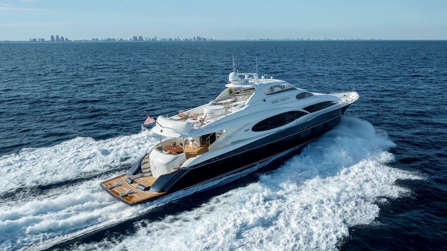 A Walk Through The Luxurious Lazzara 116 (SOLD) - Yachts360